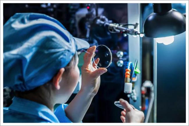 Medical Lens Factory: the Perfect Combination of Precision ...